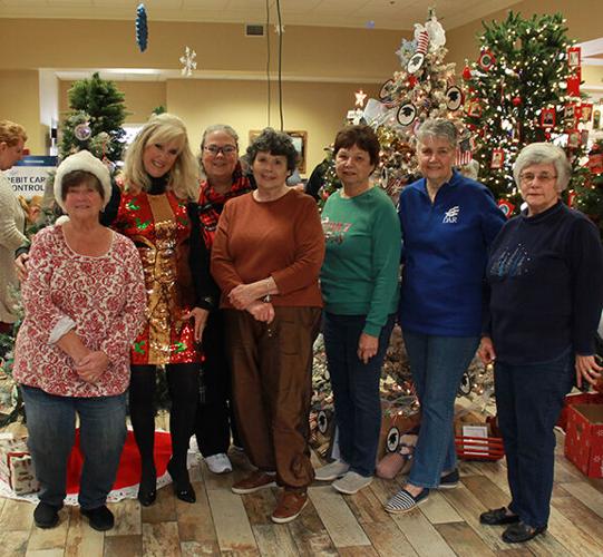 DAR remembers Boston Tea Party with Christmas tree entry at Parade of ...