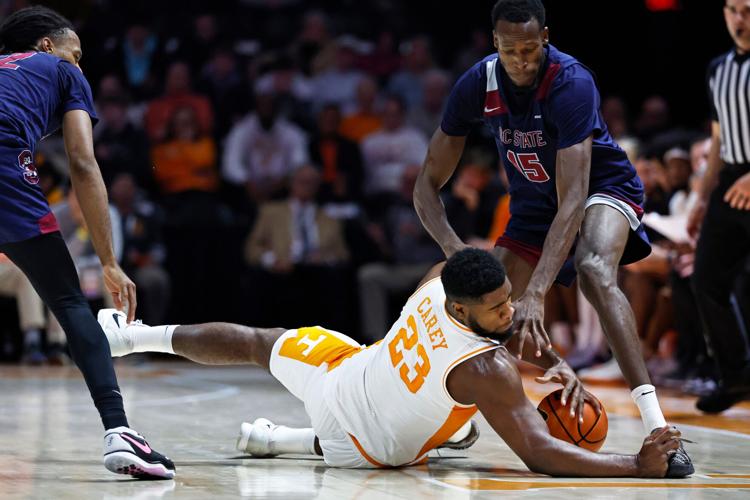 Gillespie scores 21 to lead No. 19 Tennessee's rout of South Carolina ...