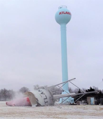 Atlanta drops the old water tower as new one is completed | News ...
