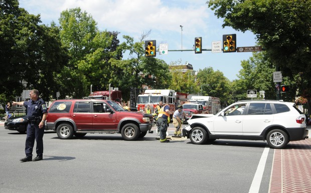 Police: Medical emergency caused Carlisle crash Monday (VIDEO)