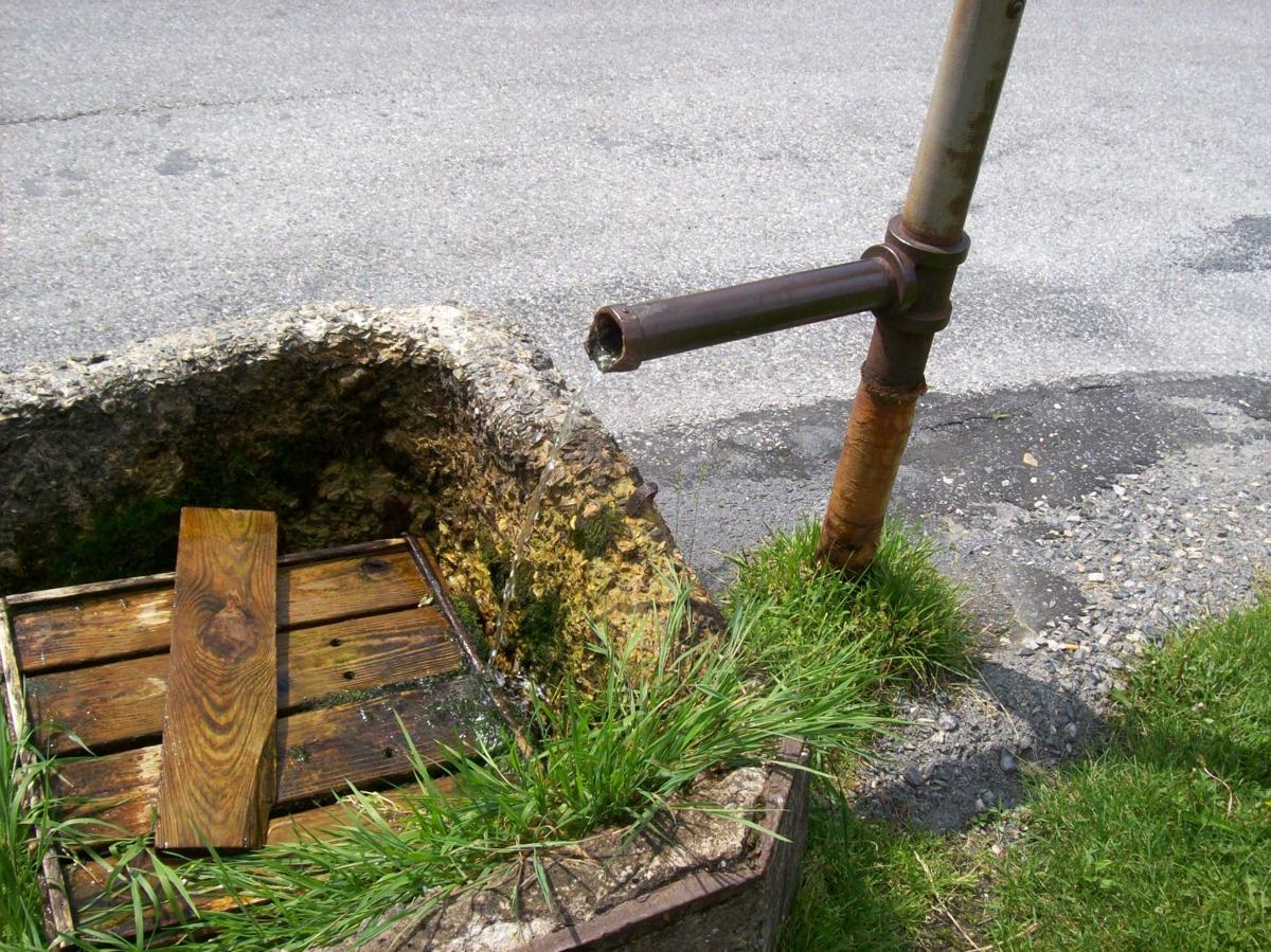 Water from roadside springs not safe to consume