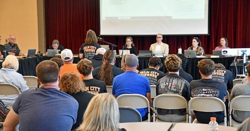 Palmyra school board members urge VP to resign amid controversies