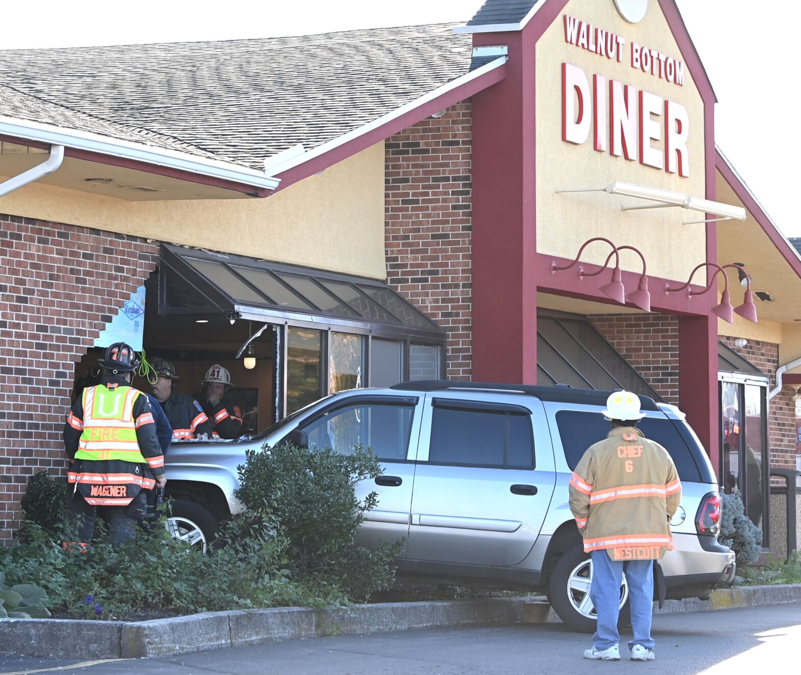 Car crashes into Walnut Bottom Diner Tuesday