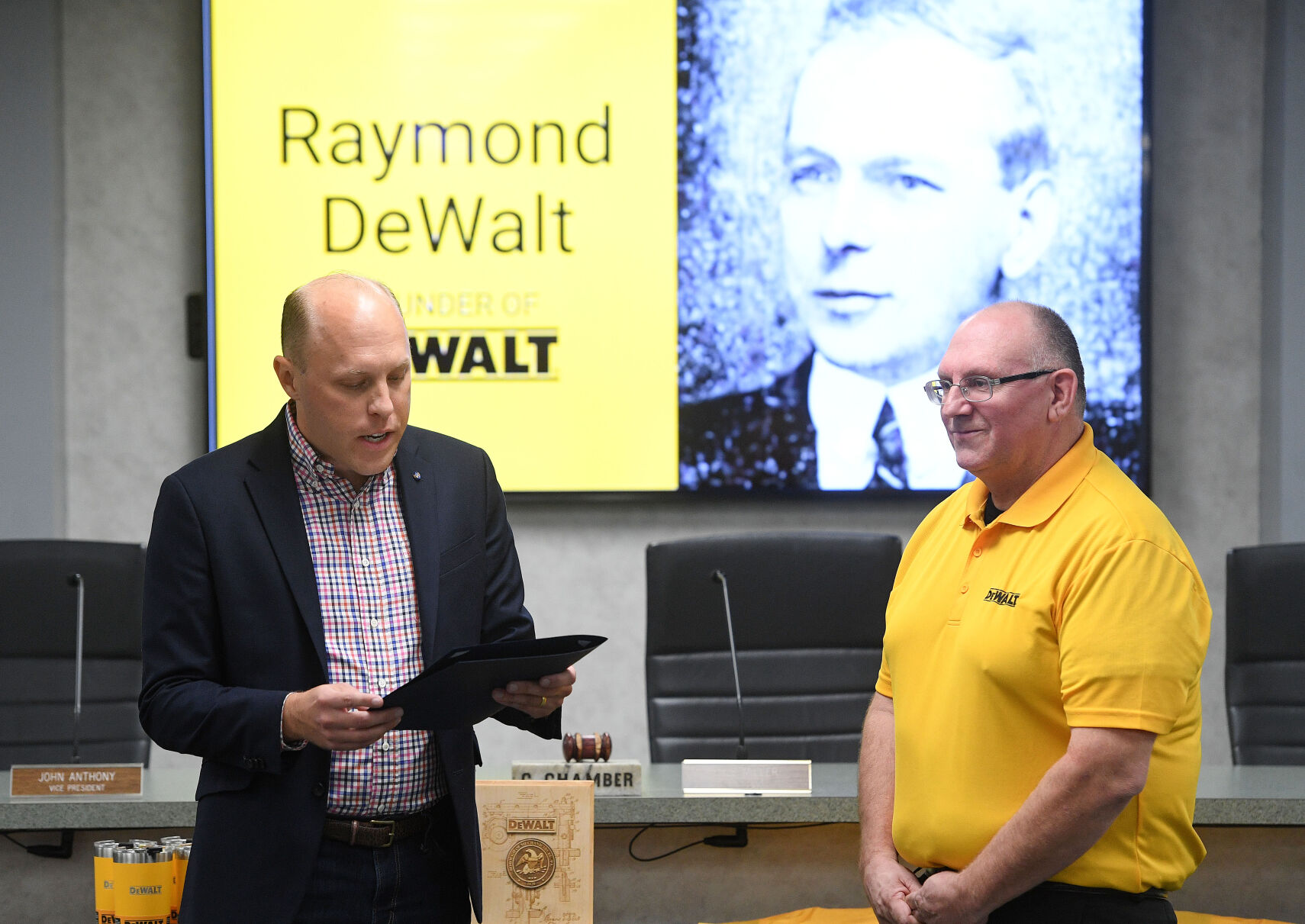 Raymond dewalt store
