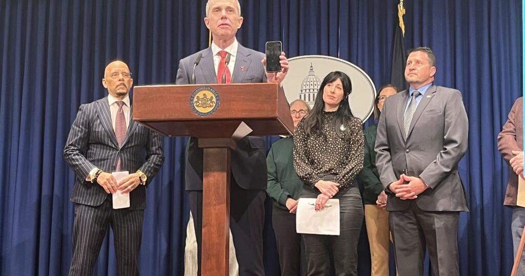 Senators urge House to adopt bell-to-bell cell phone ban in Pa. schools