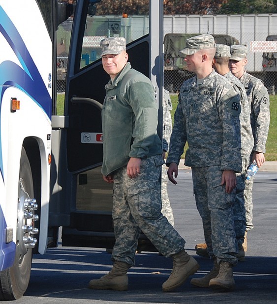 Local families make Thanksgiving memories before deployment | Military ...