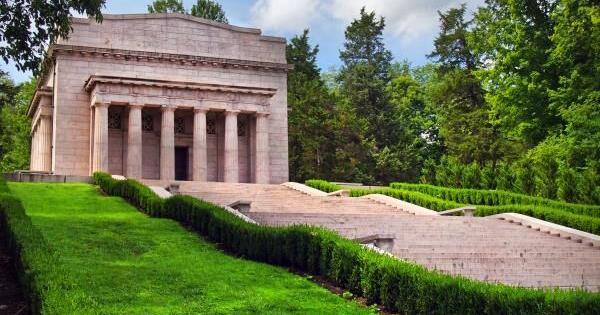 From Log Cabins to Legends: Celebrating Kentucky’s Giants for America ...