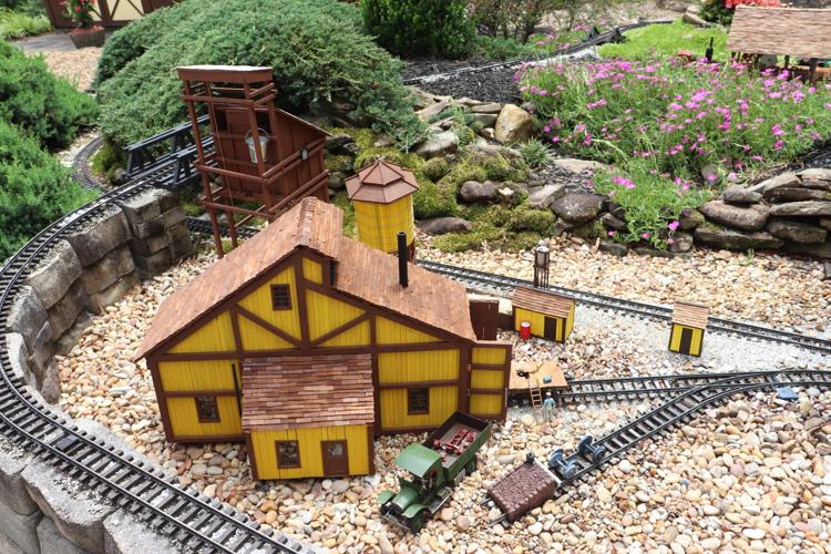 'Train Train' with Ted Yarbrough | Entertainment | daily-tribune.com