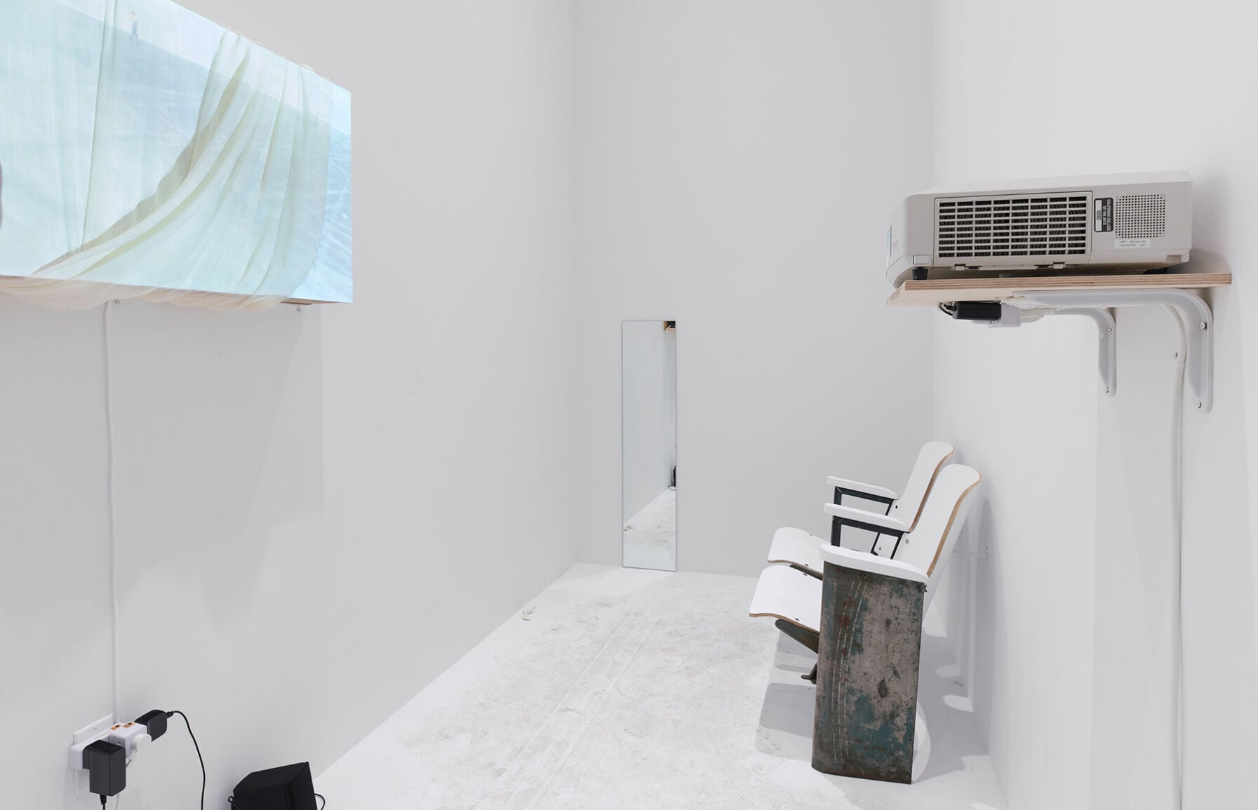 Student artist Yiming Clara creates a déjà vu machine via ‘似曾相识 | Dance ...