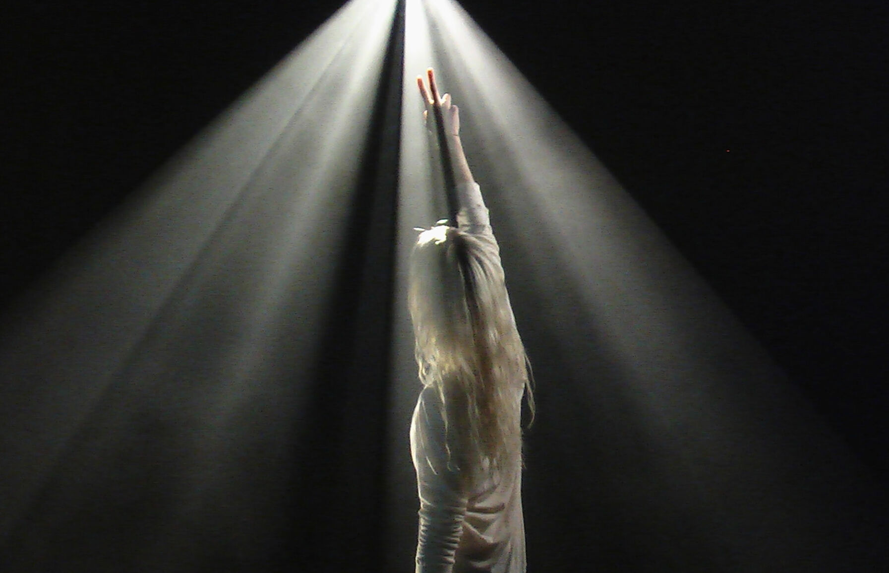 2hollis is flashy electronica, moshing madness at The Warfield ...