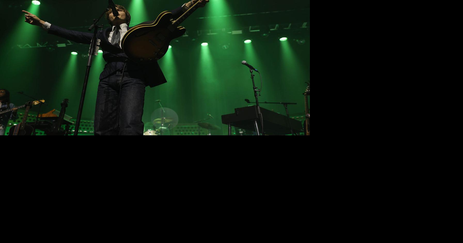 Djo soars, sensational at Fox Theater | Concerts | dailycal.org