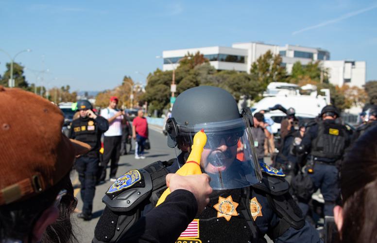 Protesters violently clash with federal agents, riot police as ...