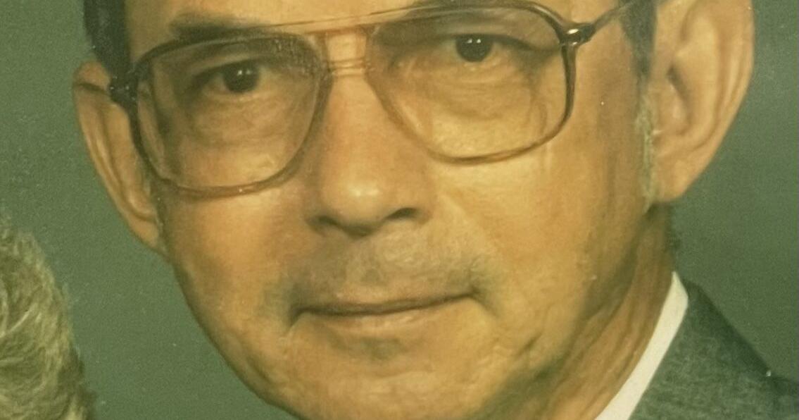 Robert E. Mazurik | Obituaries | dailycourier.com