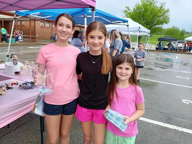 Rain at Bullskin Night Market | Multimedia | dailycourier.com