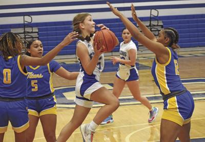 Falcons start slow, fall to Titans | Sports | dailycourier.com