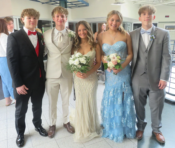Connellsville, Southmoreland students enjoy weekend proms | Multimedia ...