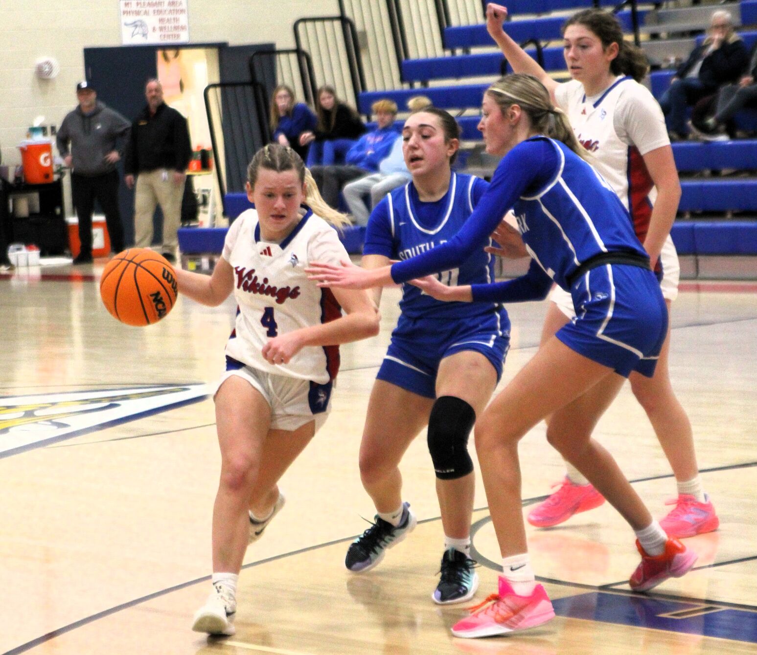 Cole dribbles around the double team | Sports | dailycourier.com