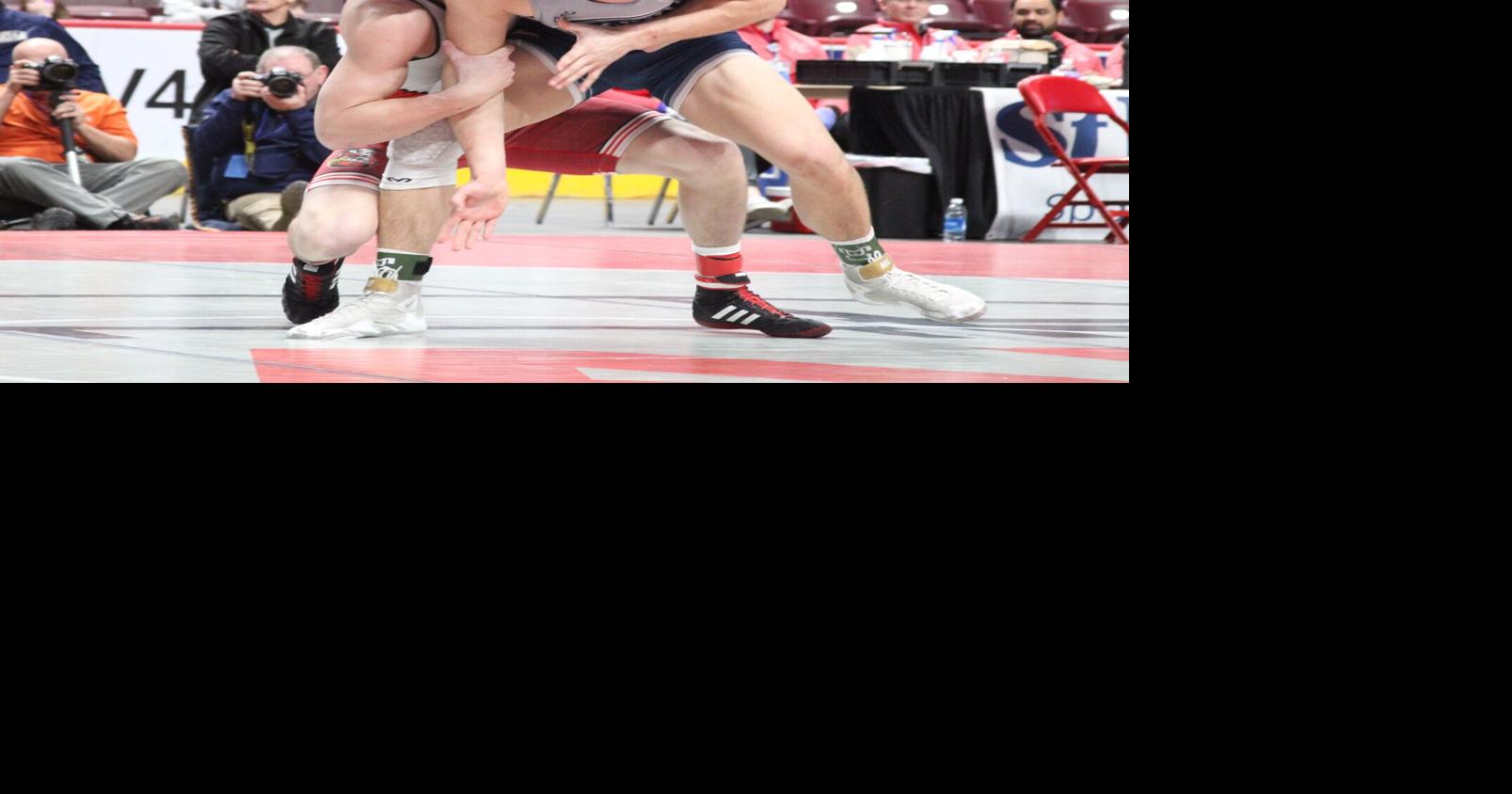 Commodores' Lawrence wins 3rd state title | Sports | dailycourier.com