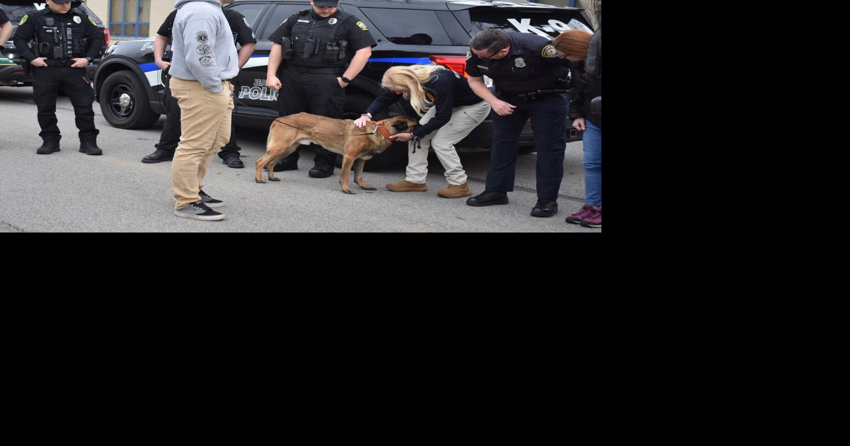Community says good-bye to Ambroos | Multimedia | dailycourier.com