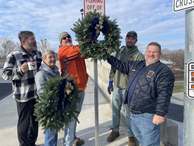 Wreaths placed on new bridge | Multimedia | dailycourier.com
