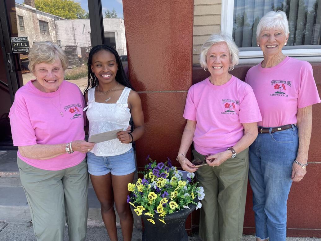 Garden Club presents scholarship | News | dailycourier.com
