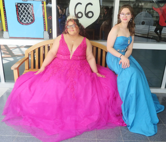 Connellsville, Southmoreland students enjoy weekend proms | Multimedia ...