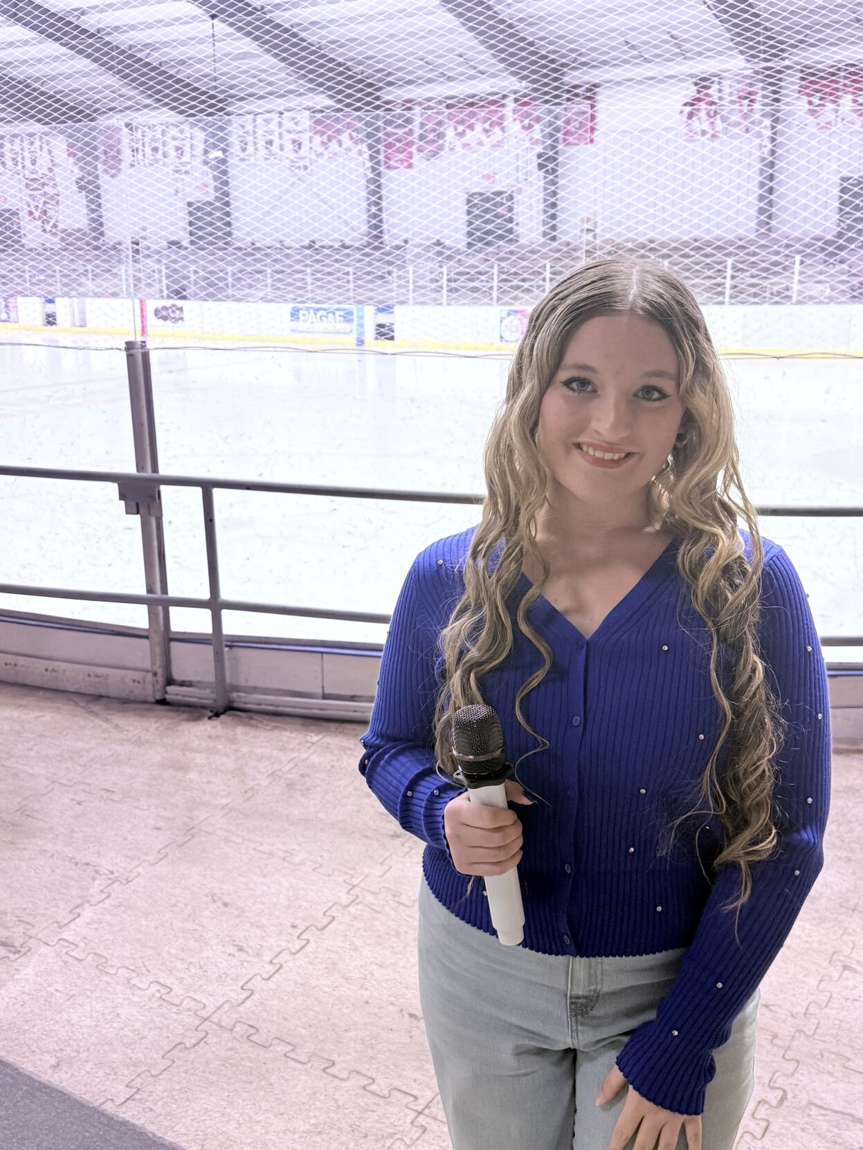Meet Belle Distelrath, the 16-Year-Old Anthem Powerhouse | News ...