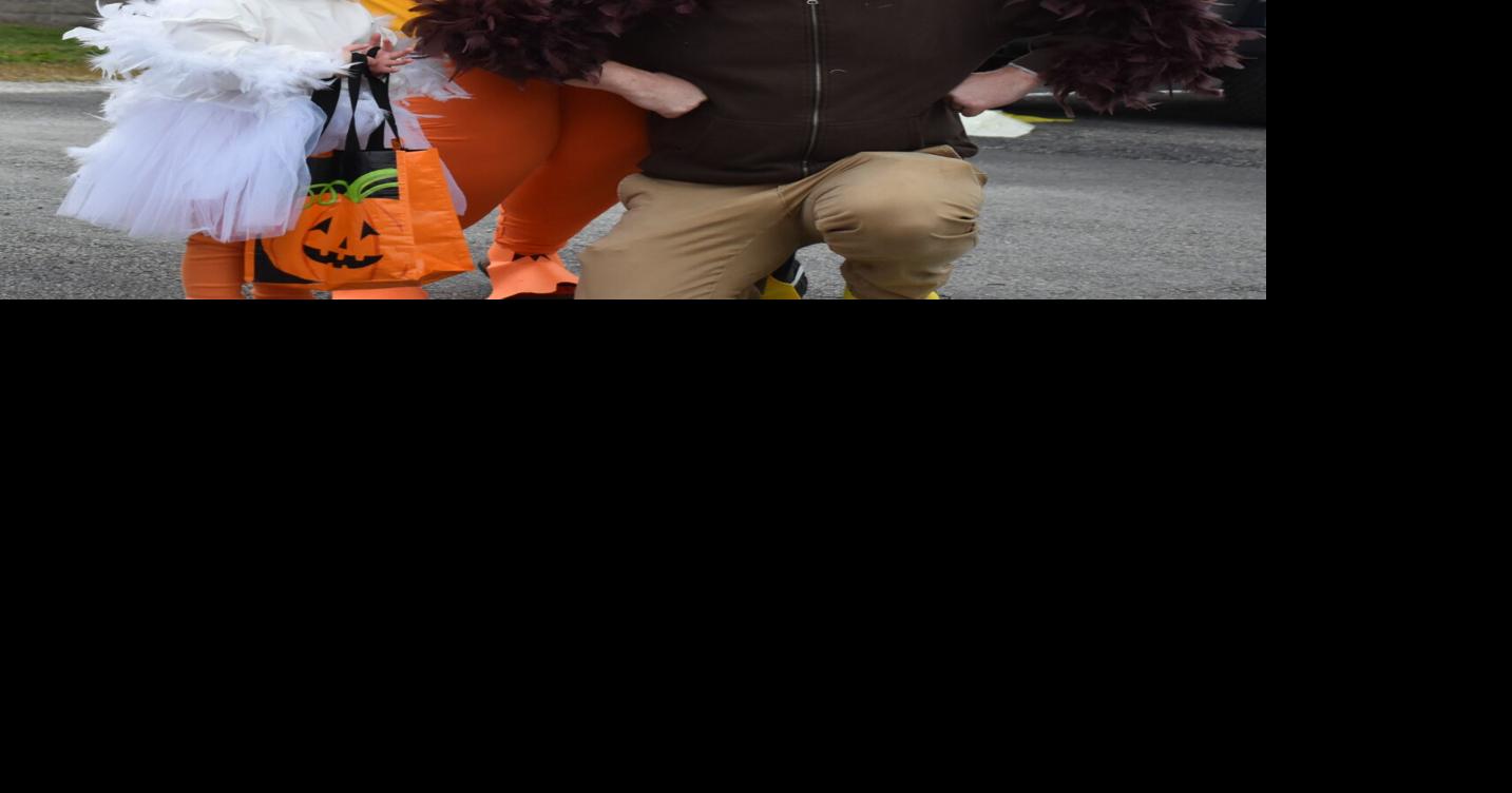 Crayon Clubhouse II hosts trunk-or-treat | Multimedia | dailycourier.com