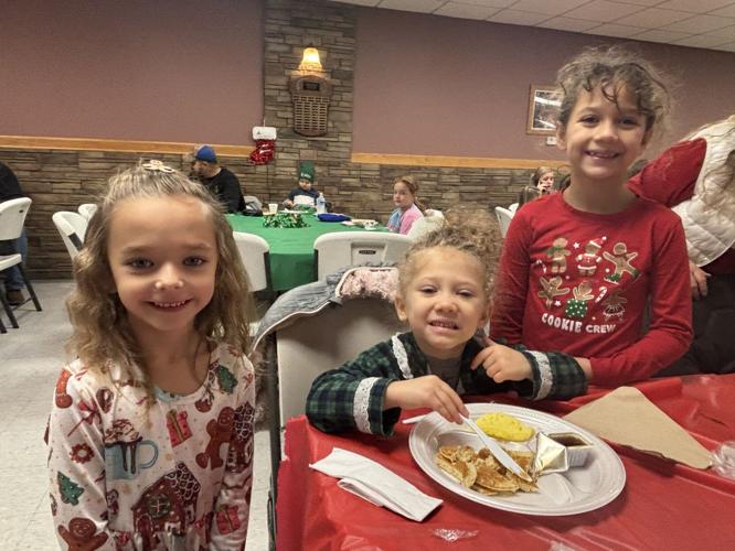 Santa visits Bullskin | Multimedia | dailycourier.com