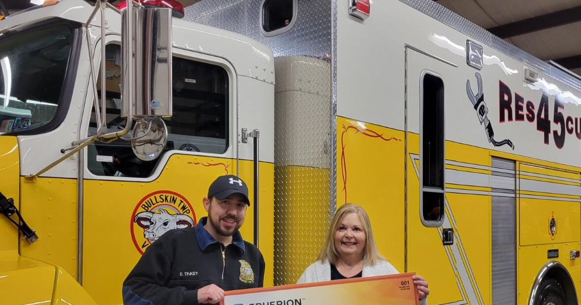 Fire departments receive donations | Multimedia | dailycourier.com