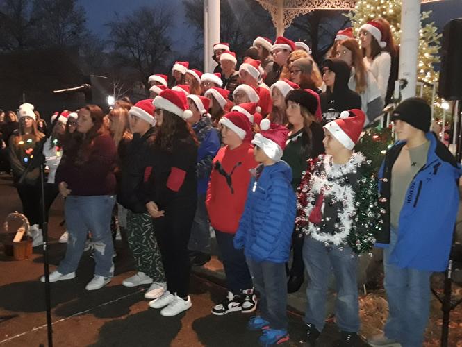 Scottdale gets ‘merry and bright’ | Independent Observer | dailycourier.com