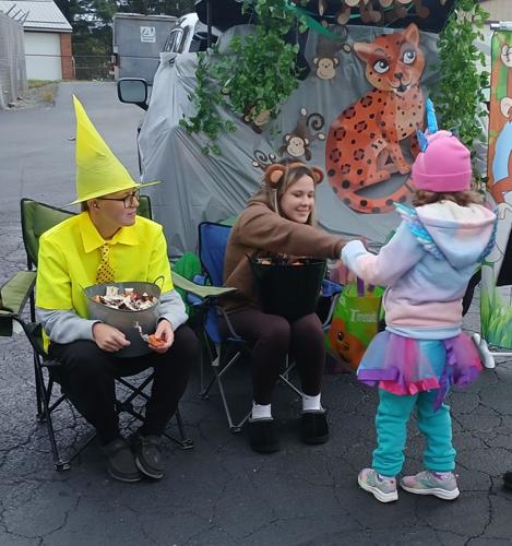 Connellsville Township hosts trunk-or-treat | Multimedia | dailycourier.com