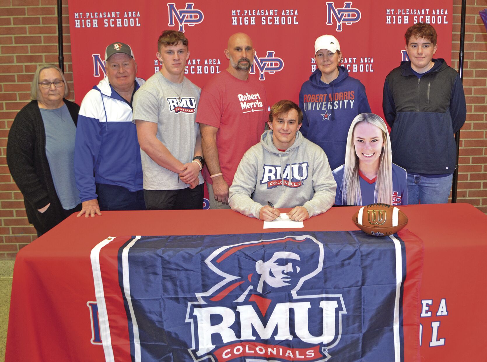 Hutter to play football at RMU | Sports | dailycourier.com