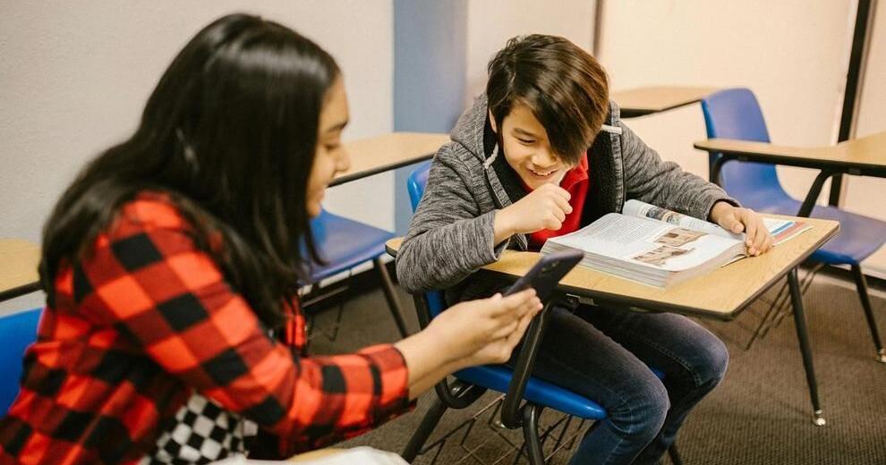 Divided state House passes school cell phone ban | News | dailycourier.com