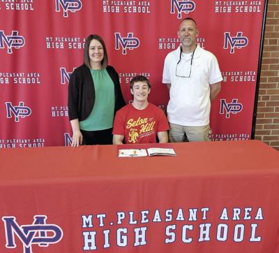 Shaulis to wrestle at Seton Hill | Sports | dailycourier.com