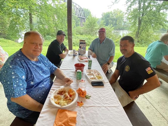 Rain doesn’t stop chamber picnic | Multimedia | dailycourier.com