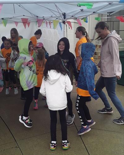 Verna Montessori School hosts annual walk-a-thon | News | dailycourier.com