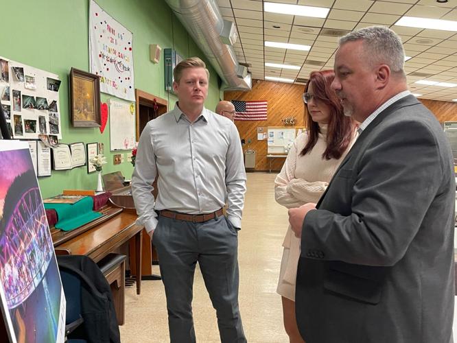 Meeting crowd supports bridge park | Multimedia | dailycourier.com