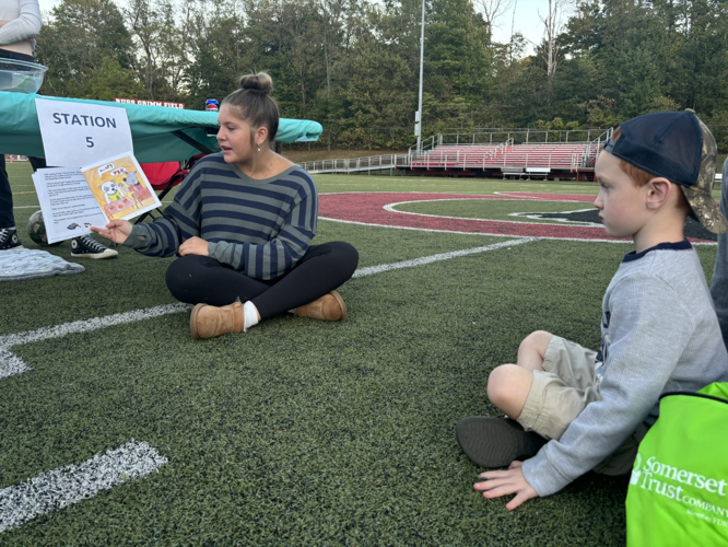 Reading Under the Lights | Multimedia | dailycourier.com