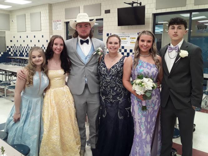 Making Prom Memories | Multimedia | dailycourier.com