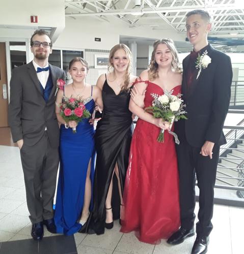 Making Prom Memories | Multimedia | dailycourier.com