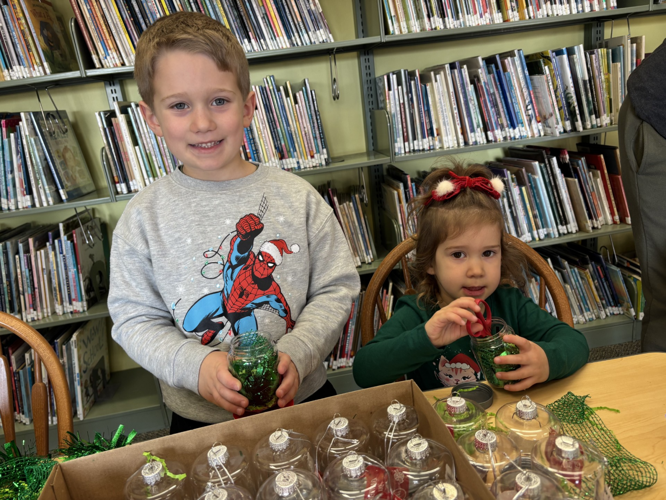 Grinchmas at the Library | Multimedia | dailycourier.com