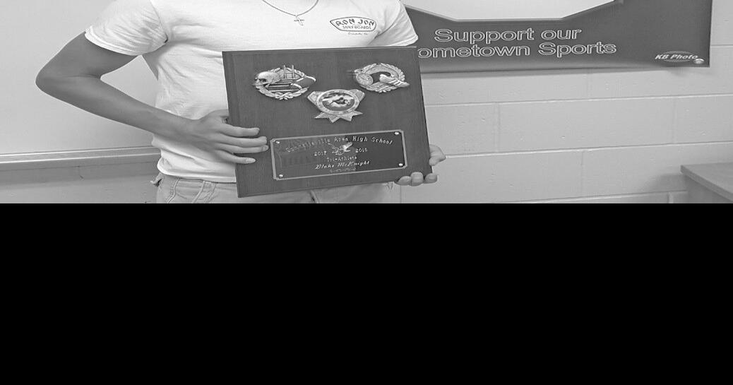 McKnight honored | Sports | dailycourier.com