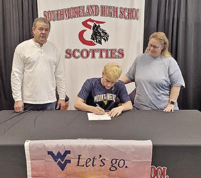 Sokol to play hockey at WVU | Sports | dailycourier.com