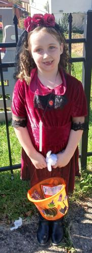Everson holds trick or treat | Multimedia | dailycourier.com