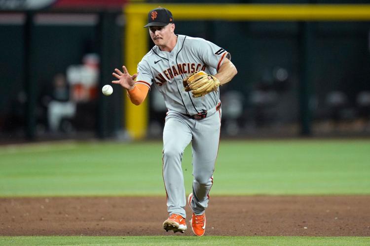 Giants 3B Matt Chapman leaves game with abdominal strain, set for MRI ...