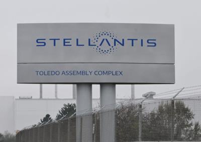 Stellantis offers UAW workers in Detroit, Toledo buyouts. Here's how ...