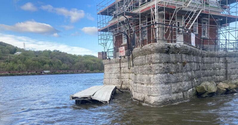 Barge strikes Hudson River lighthouse, destroys gangway | Hudsonvalley360.com | dailygazette.com