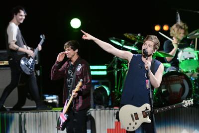 5sos performance 2015