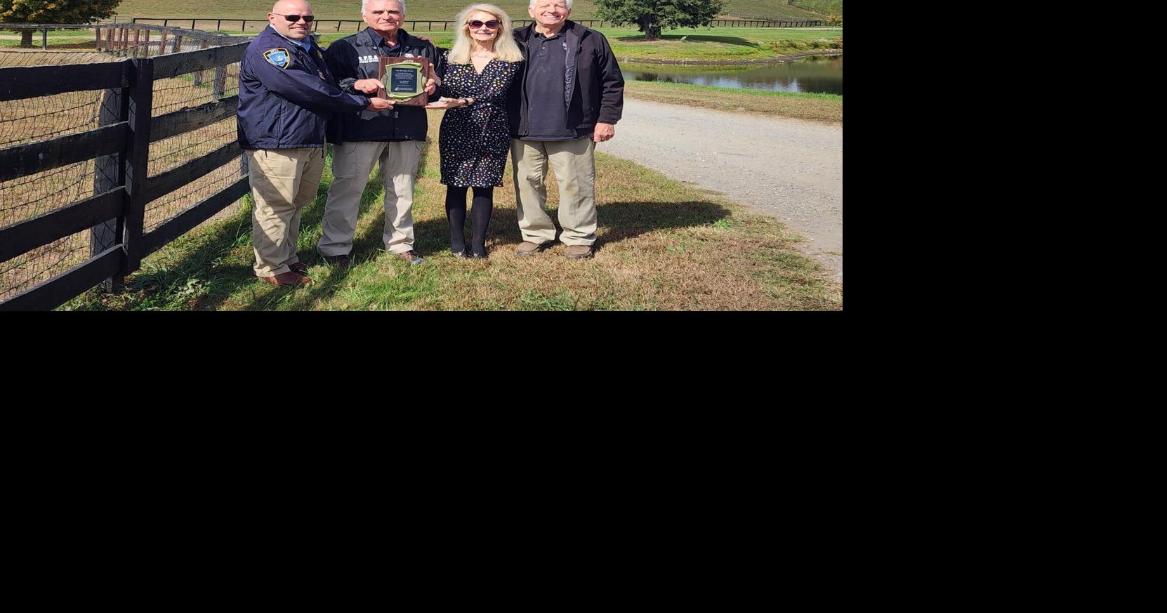 Soft Paws: Lee DeLisle recieves 2024 Bilinski Award | Hudsonvalley360 ...